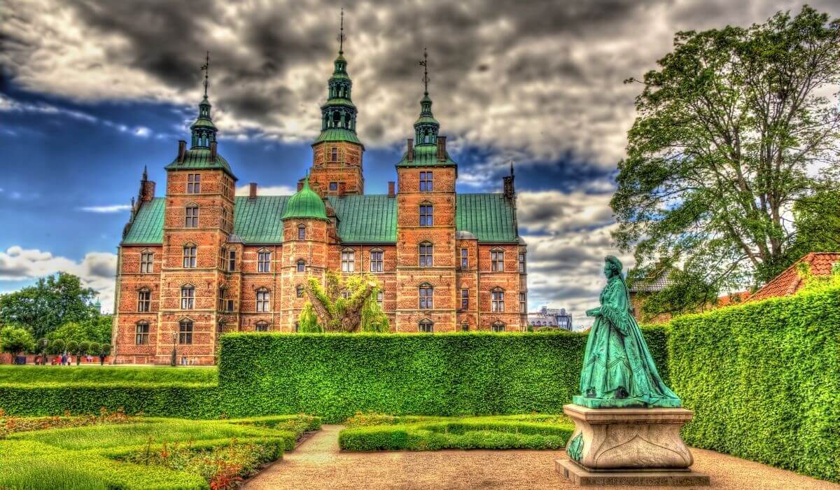 Rosenborg Castle in Copenhagen: This Is Why Tourists Love It